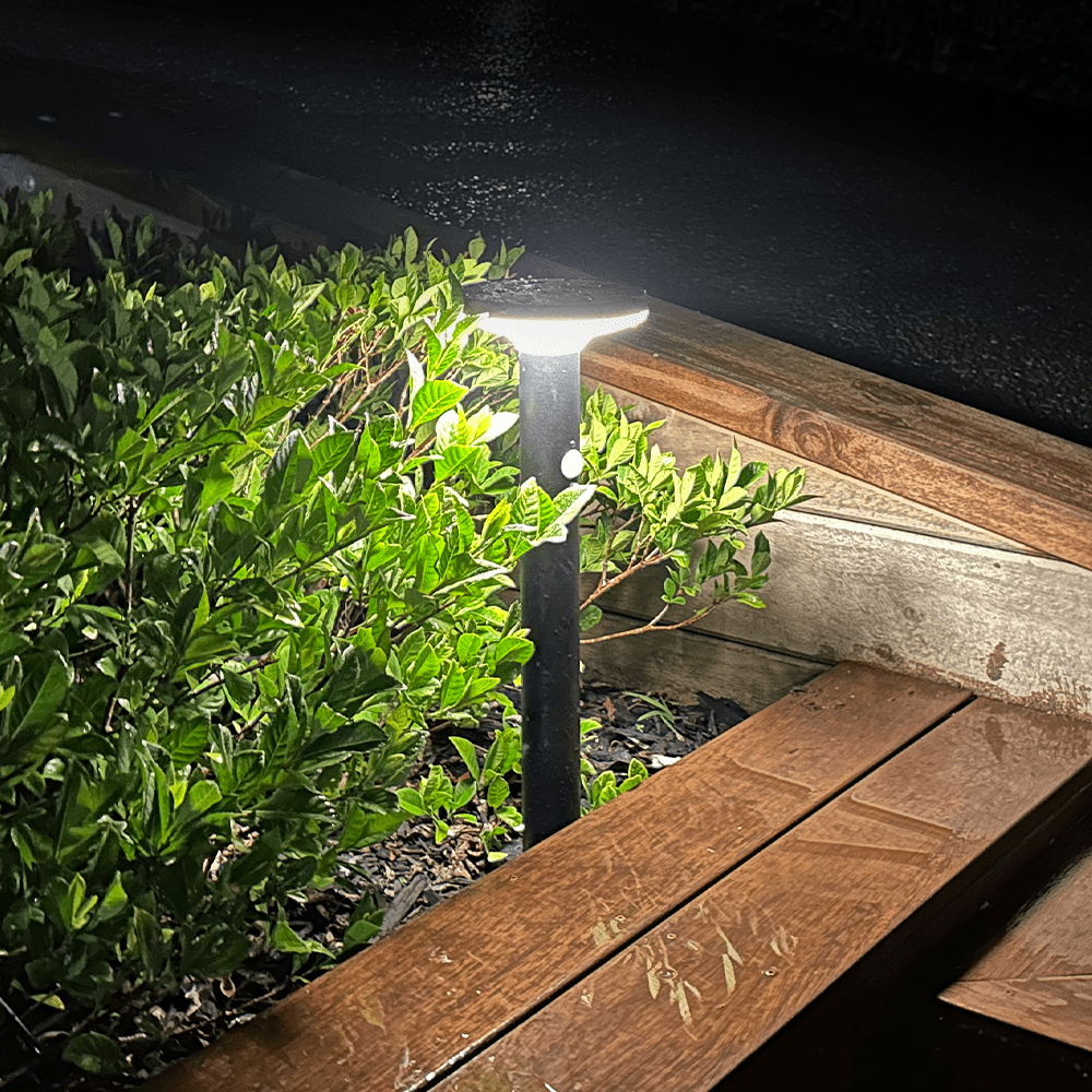 PATH BLACK 4.4W IP54 SENSOR SOLAR LIGHT (4000K) - Lightingplus